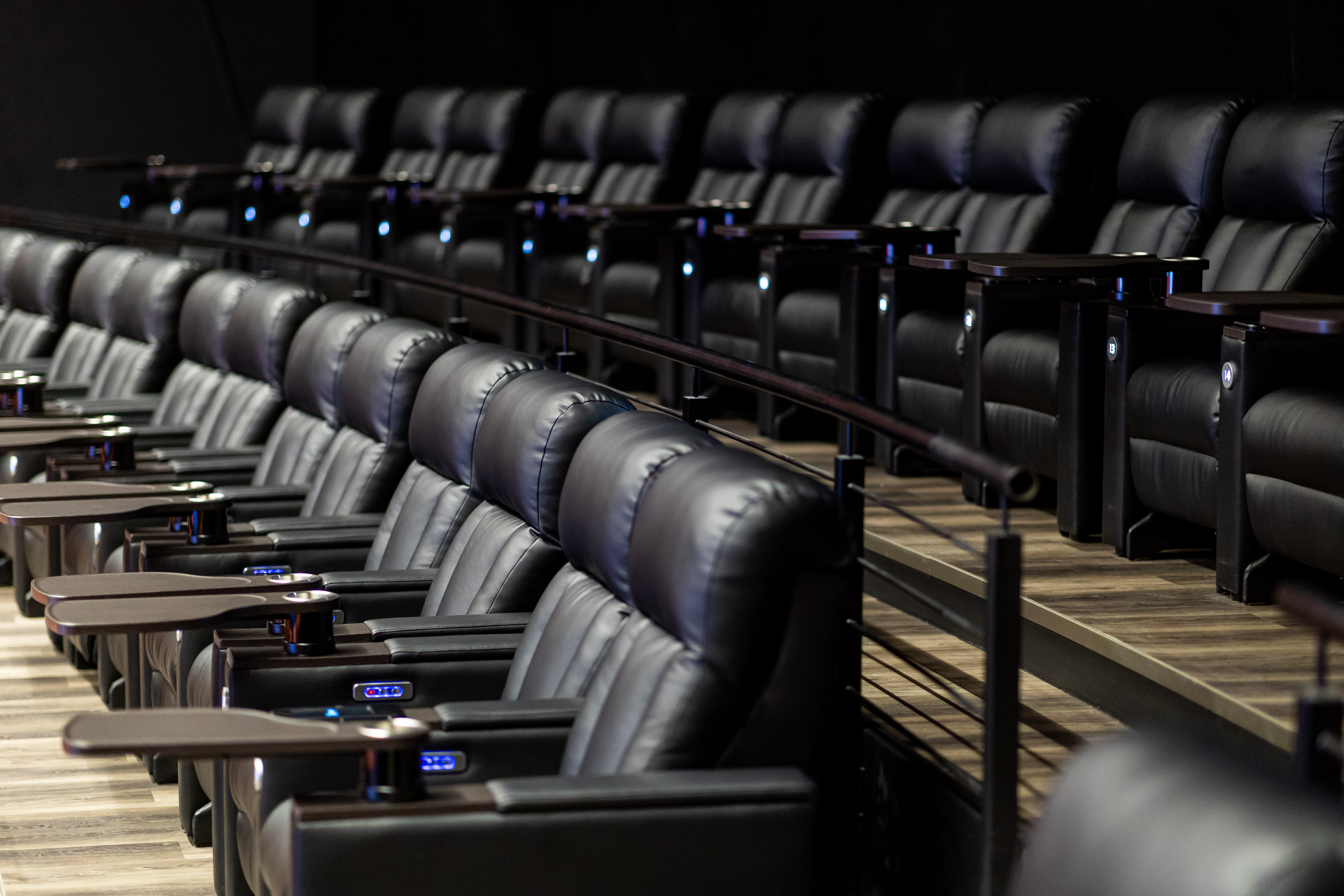 Apollo Kinas Vilnius Outlet - Apollo Kinas